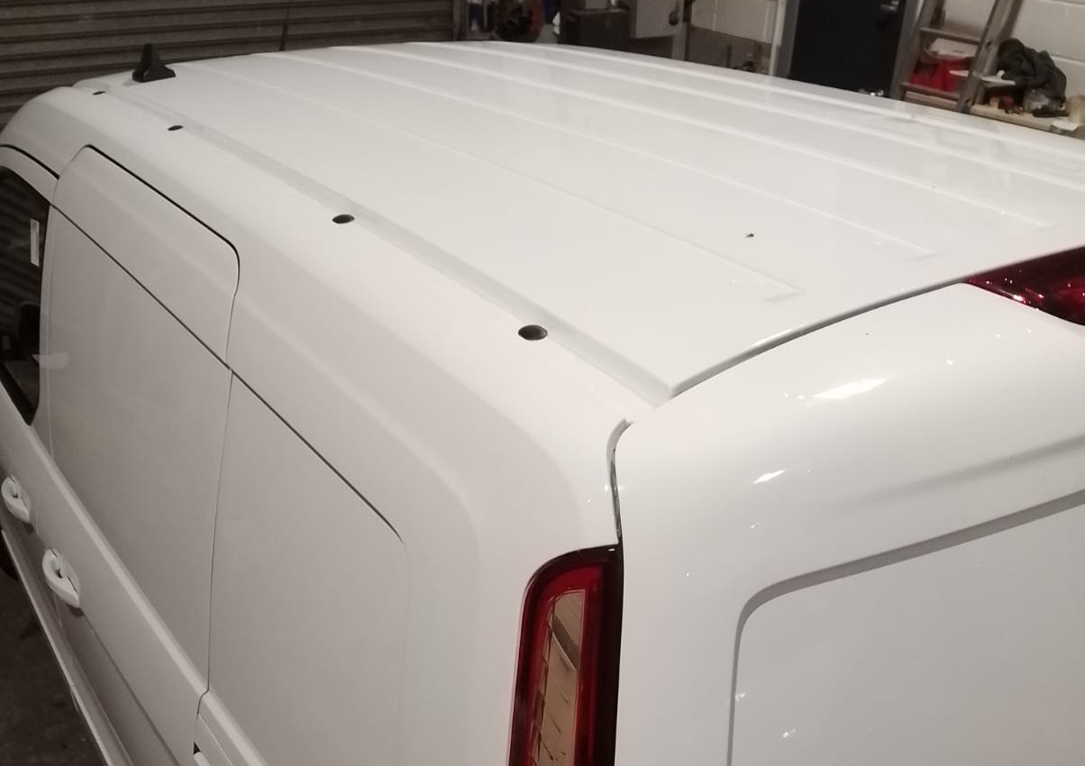 Fitting a set of Van Guard ULTI Bar+ roof bars to a Ford Transit ...
